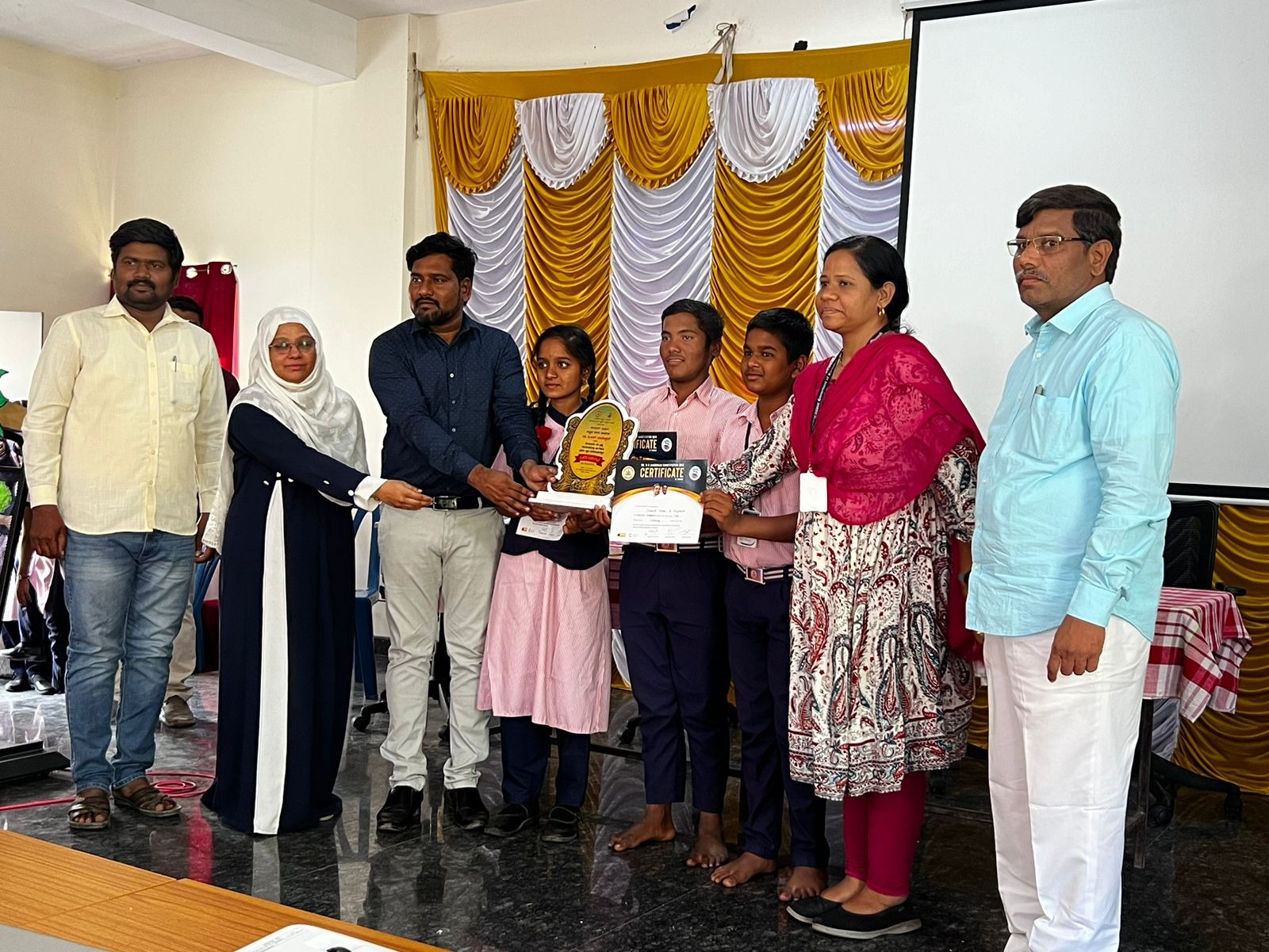 Ambedkar Constitution Quiz 2024: MDRS, Kalaburagi Victorious in ...